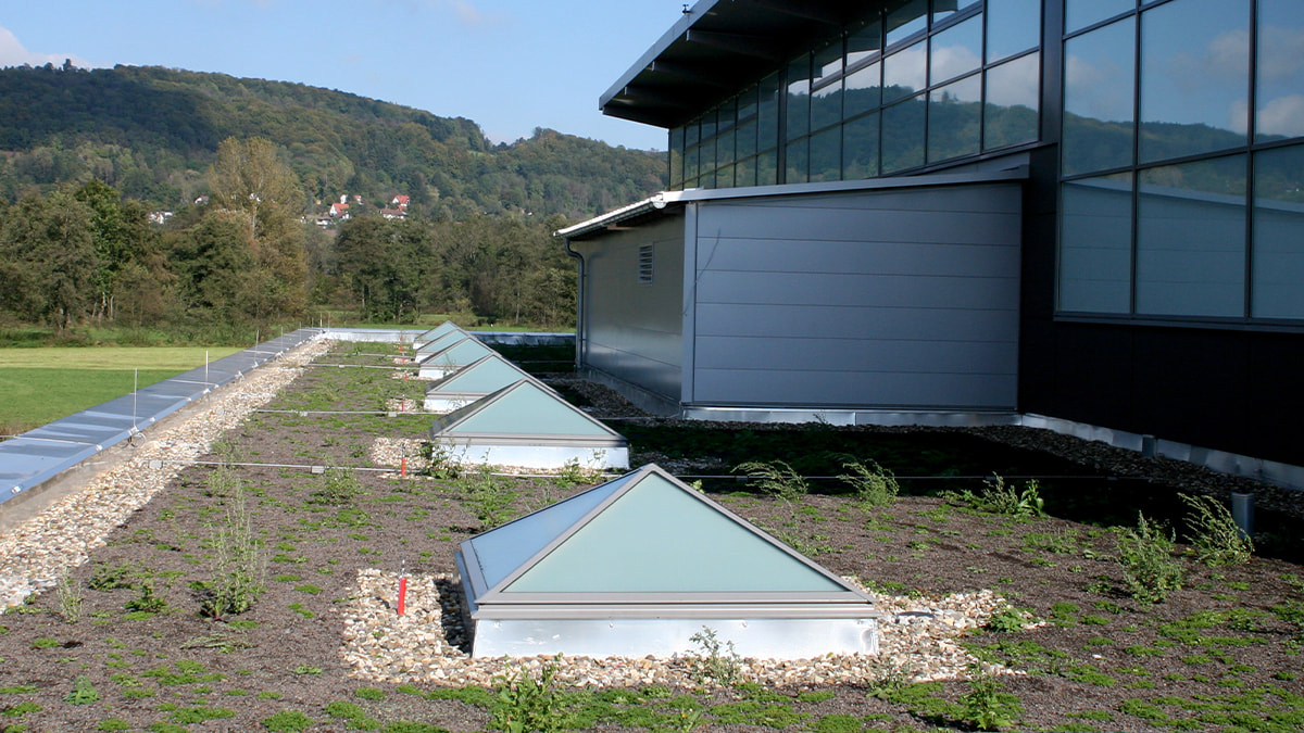 Finestra per tetti piani come tetto a piramide / tetto a padiglione con ...